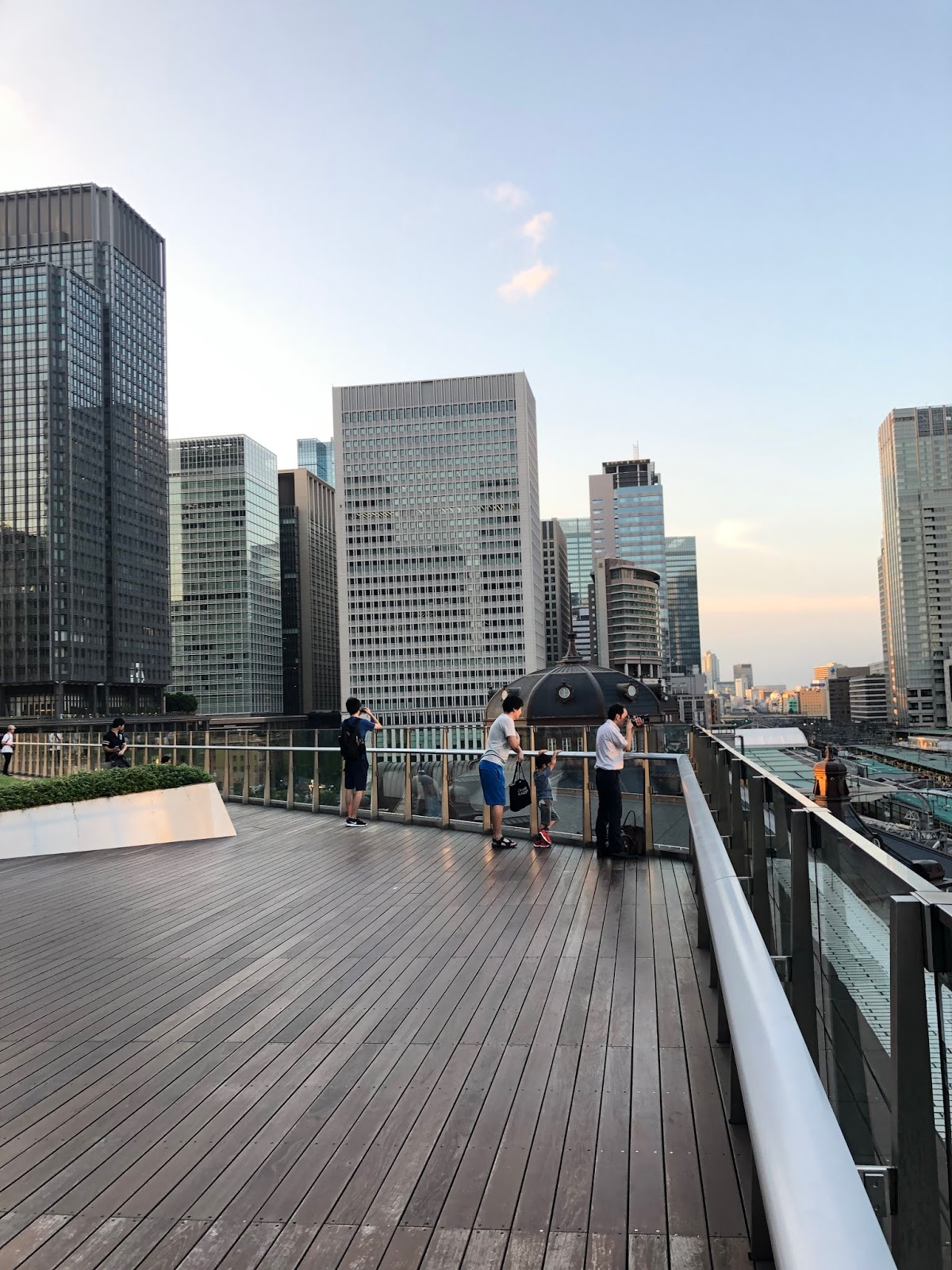 For train lover kids – Free train observation deck near Tokyo Station ...