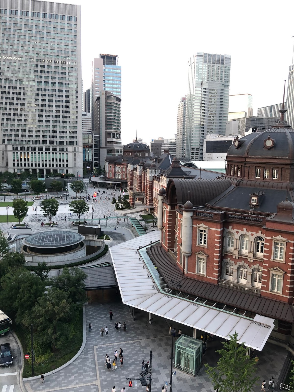 For train lover kids – Free train observation deck near Tokyo Station ...