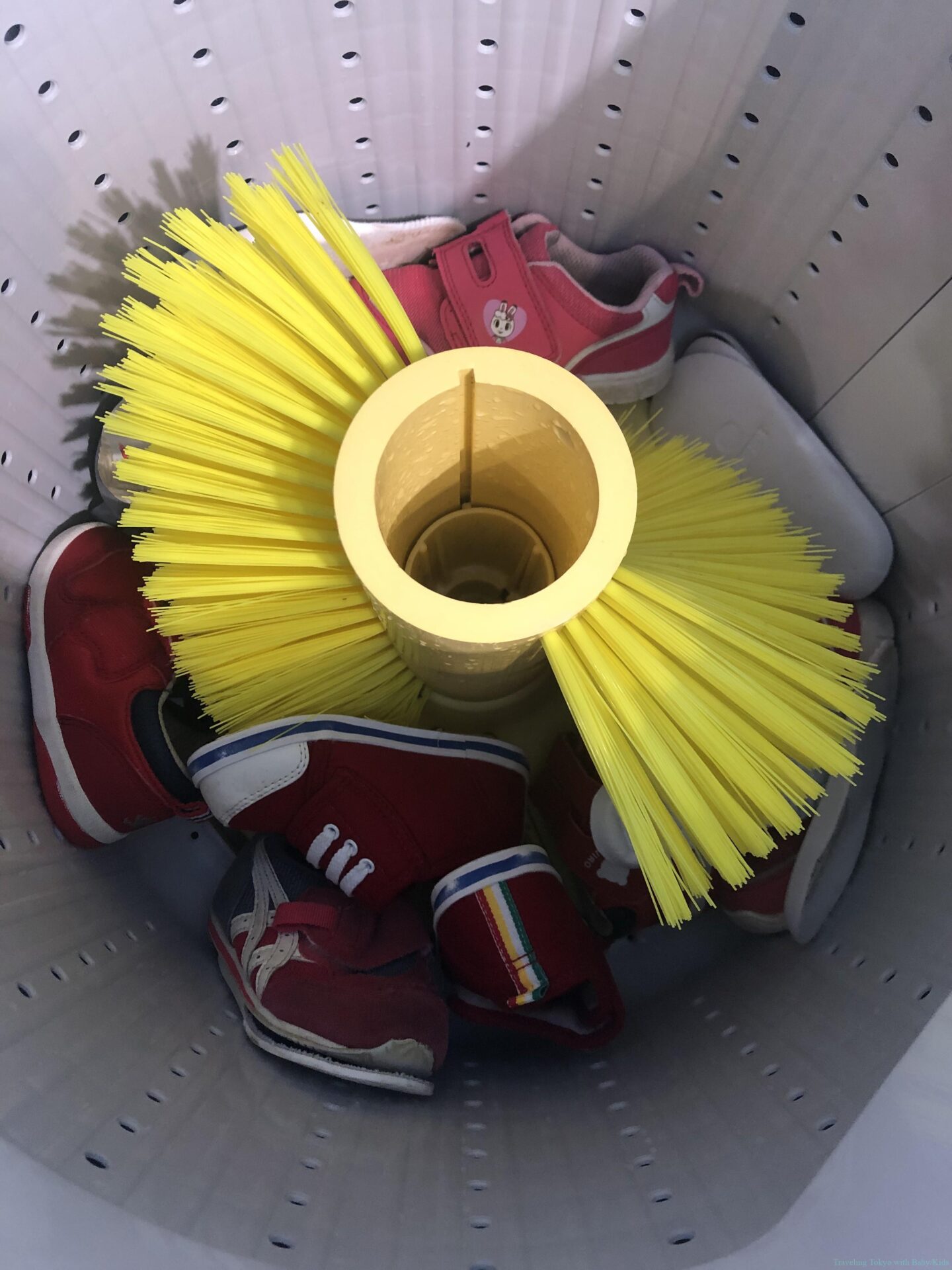 Sneaker Laundry at laundromats in Tokyo – Traveling Tokyo with Kids