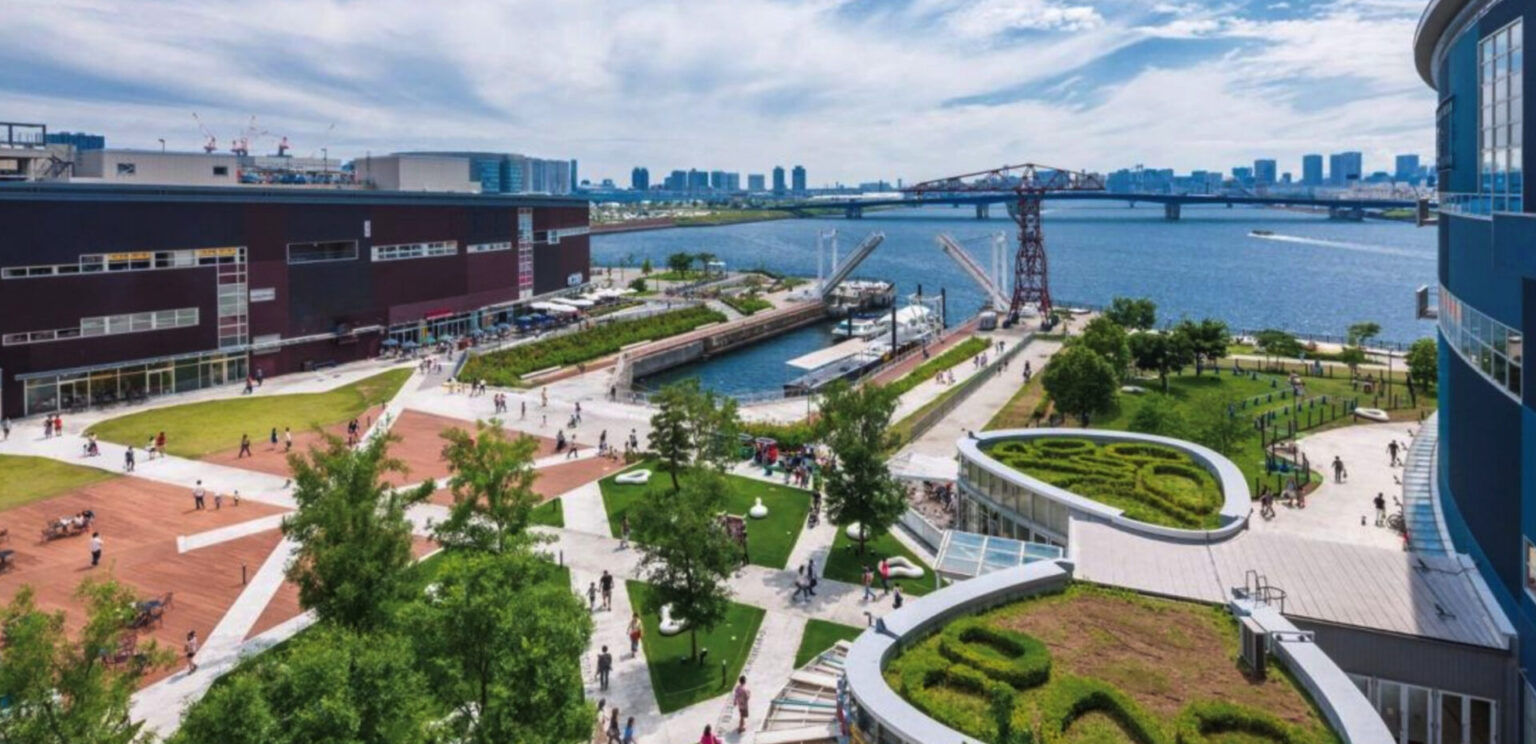 Family-friendly shopping mall with nice park on Tokyo bay [ LaLaPort ...