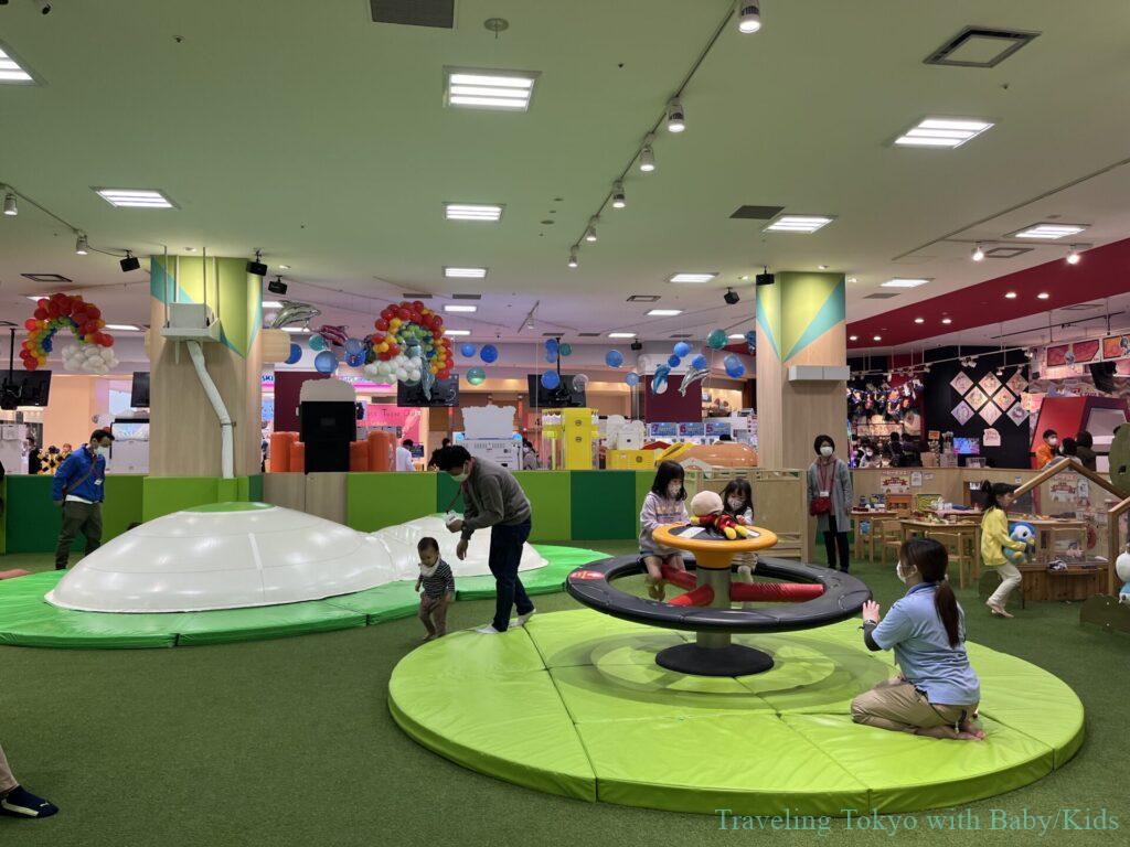 Indoor playground with VIRTUAL BEACH for small children [ Asobi-Park ...