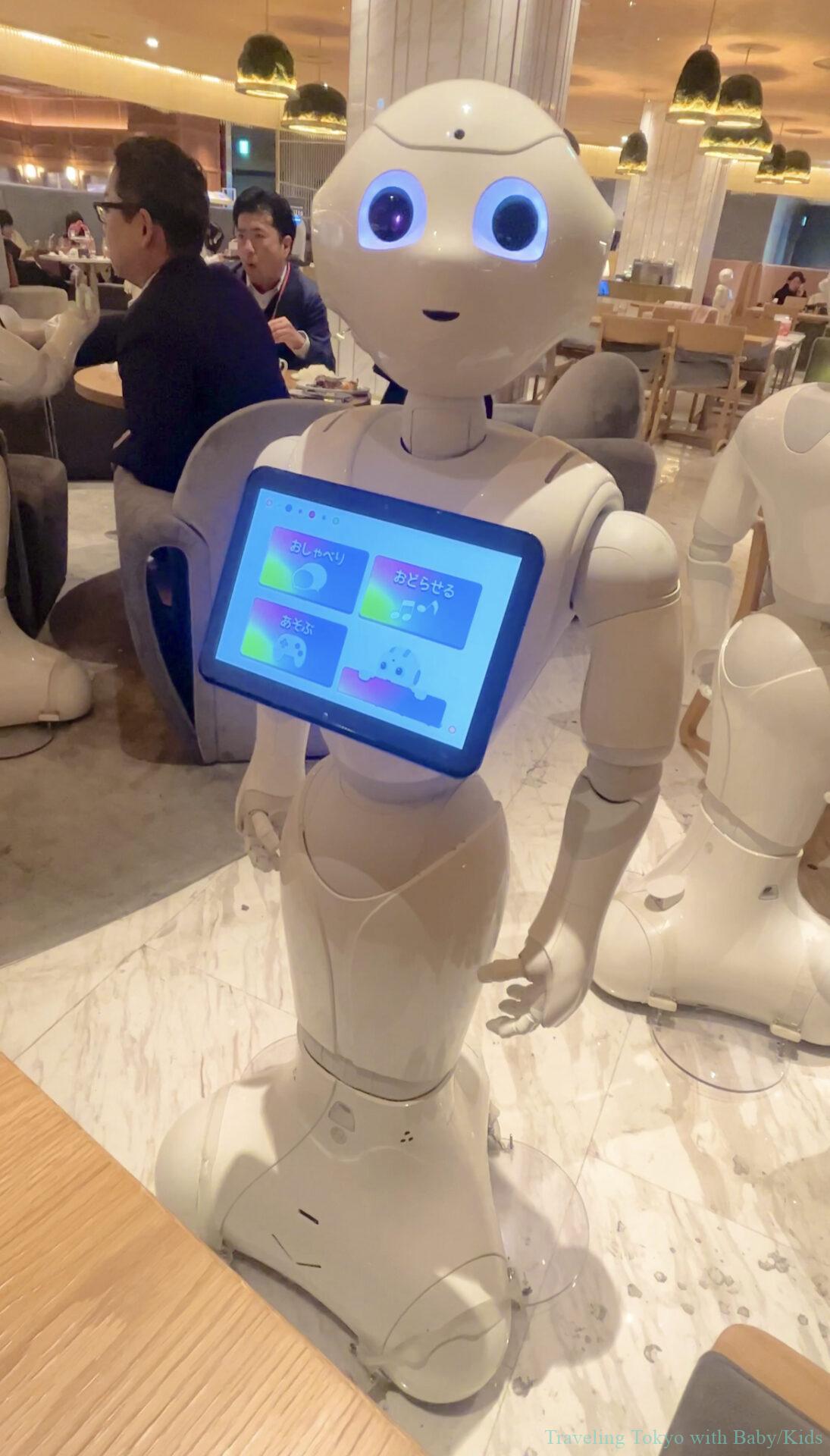 ROBOT cafe [ Pepper Parlor ] Kids-friendly comfy cafe in Shibuya ...