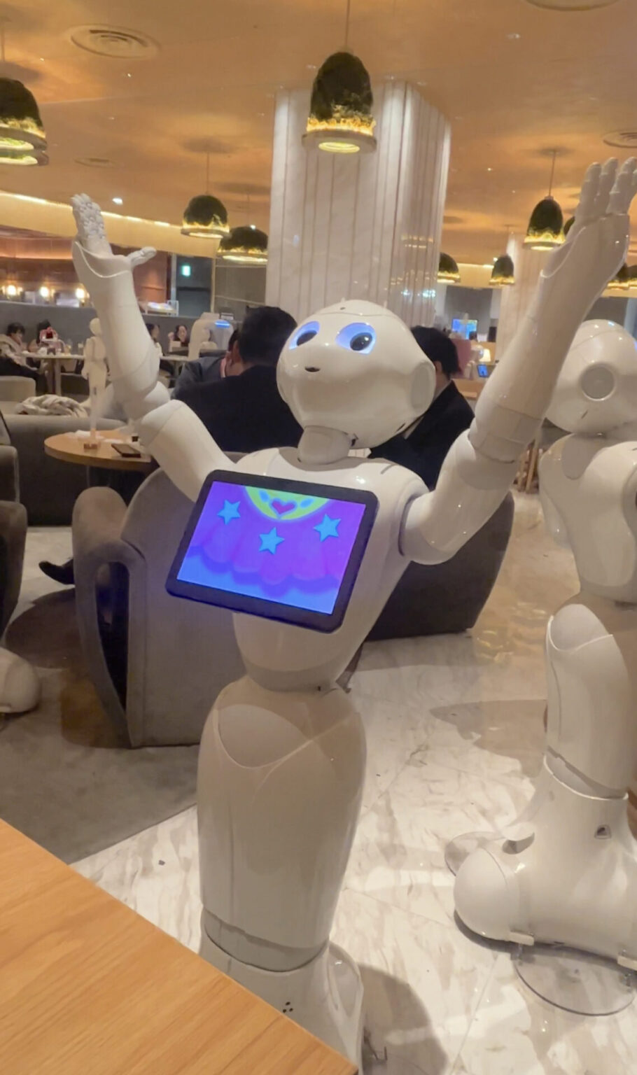ROBOT cafe [ Pepper Parlor ] Kids-friendly comfy cafe in Shibuya ...