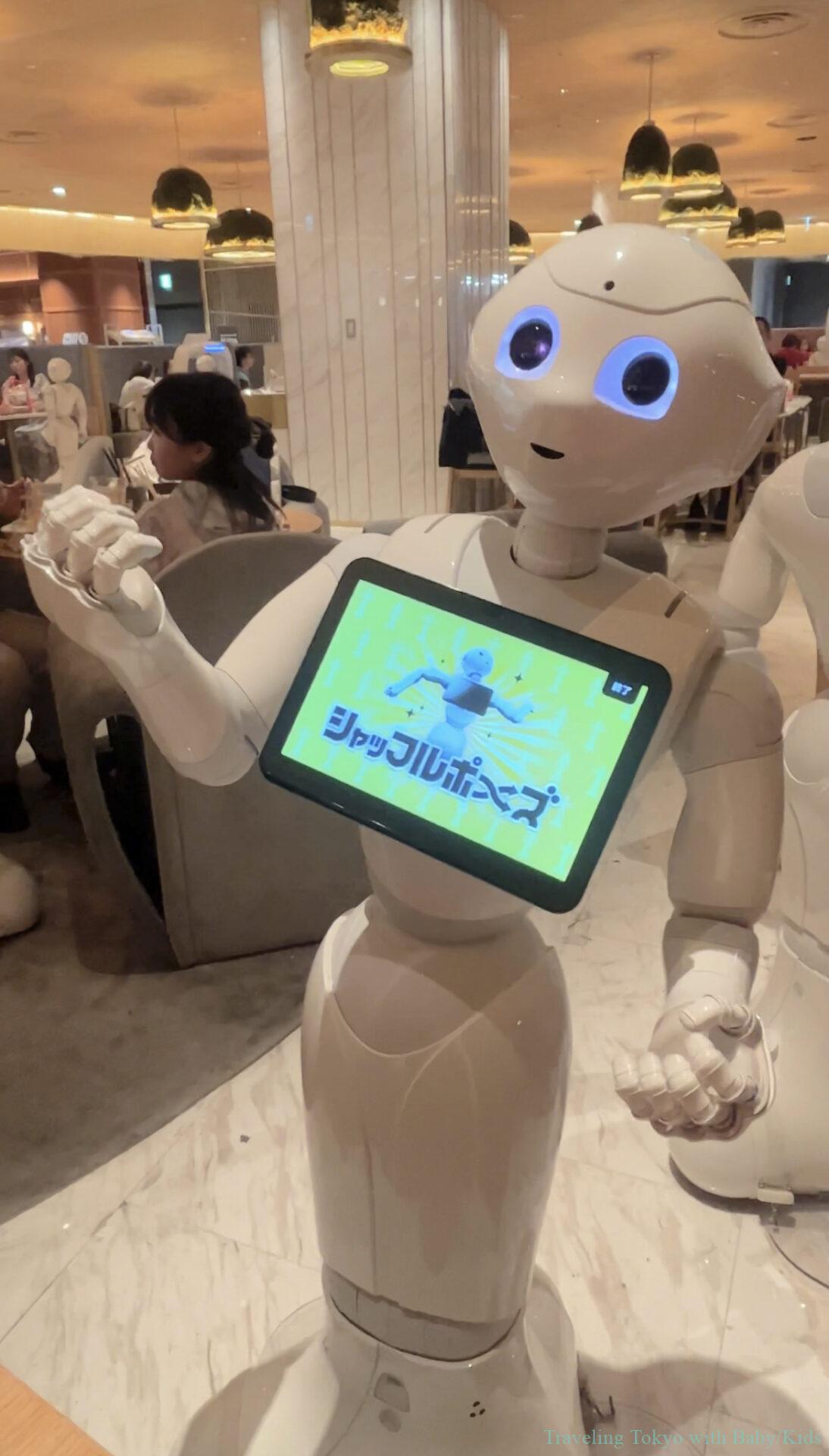 ROBOT cafe [ Pepper Parlor ] Kids-friendly comfy cafe in Shibuya ...
