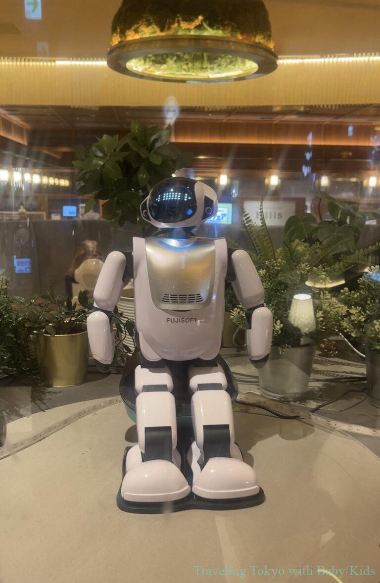 ROBOT cafe [ Pepper Parlor ] Kids-friendly comfy cafe in Shibuya ...